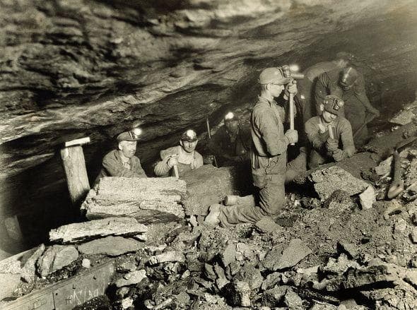 35 Photos Of Coal Miners That Will Make You Feel Like You're Underground