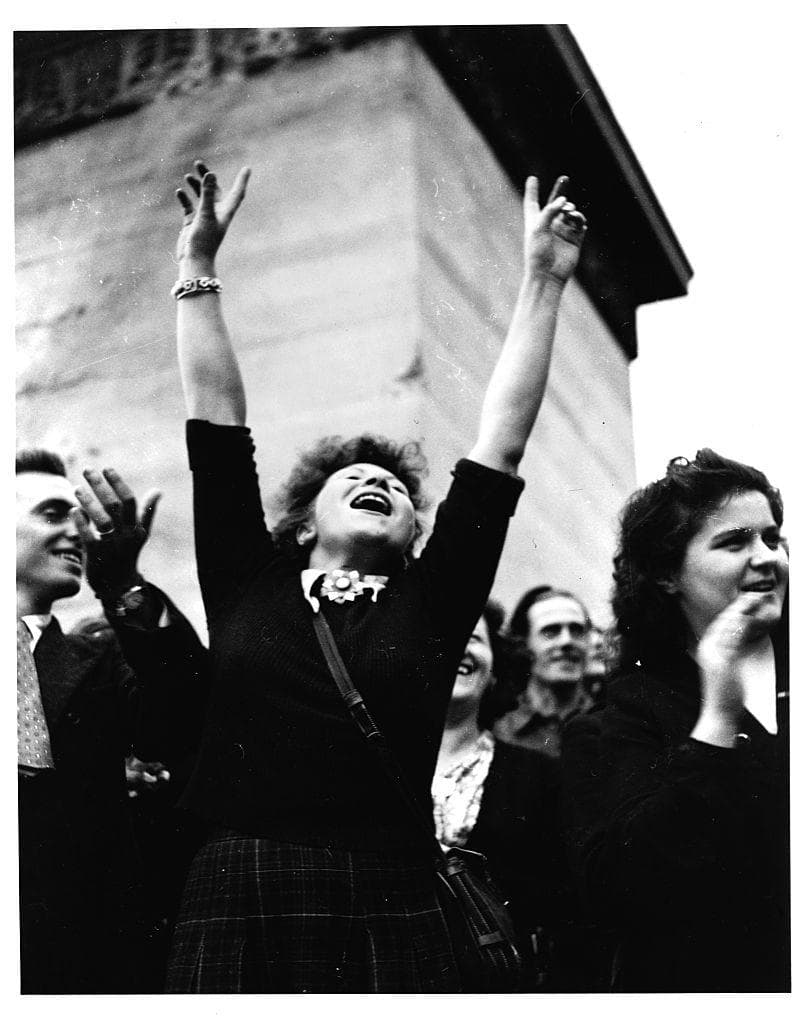 29 Historical Photos Of The Liberation Of Paris