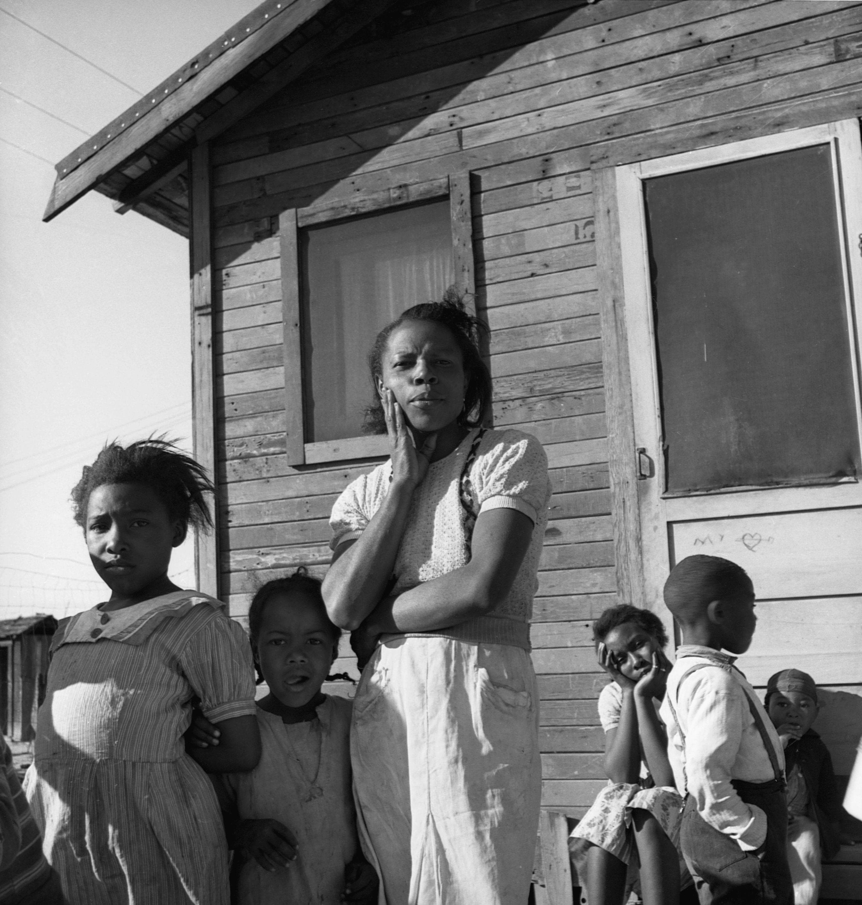22 Photos of Badass Women During The Great Depression