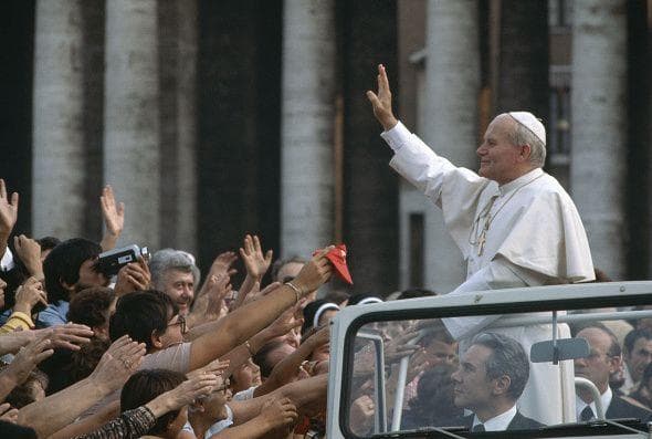 24 Fascinating Photos of Pope John Paul II