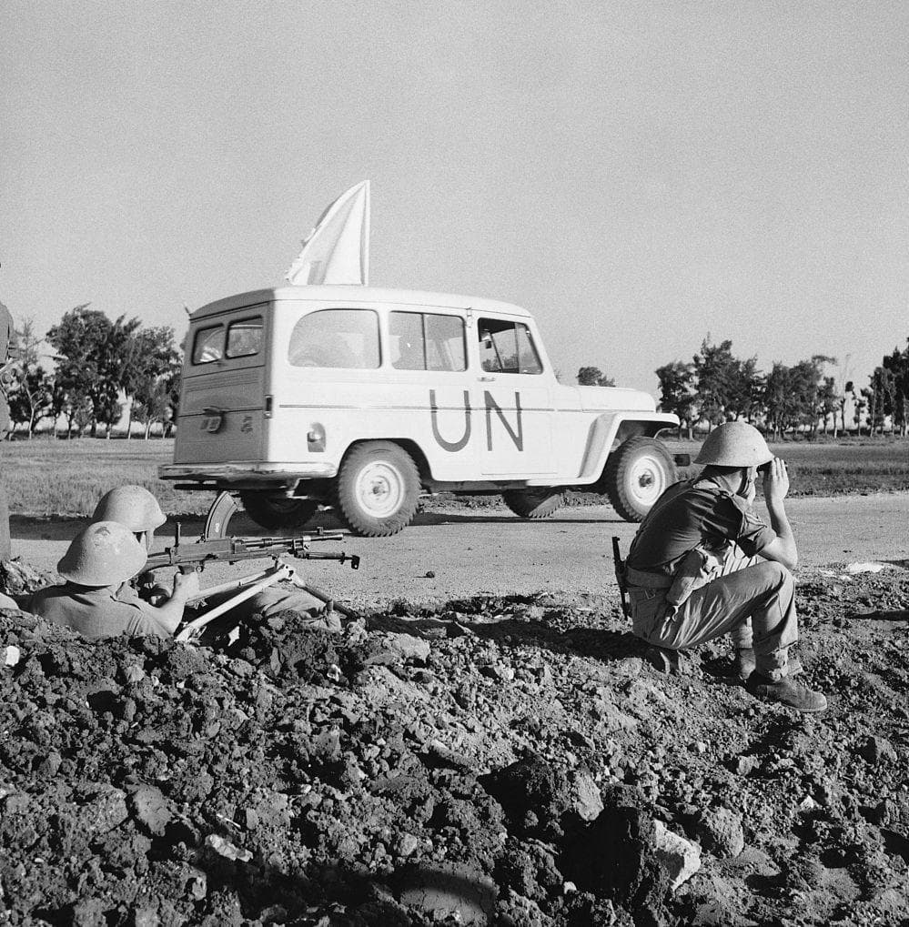 21 Historic Photos of The Suez Crisis