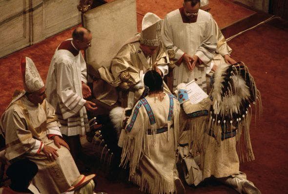 25 Amazing Pictures From Inside The Vatican