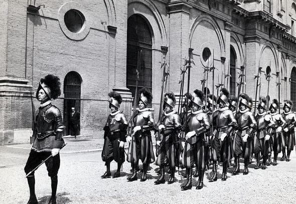 25 Amazing Pictures From Inside The Vatican
