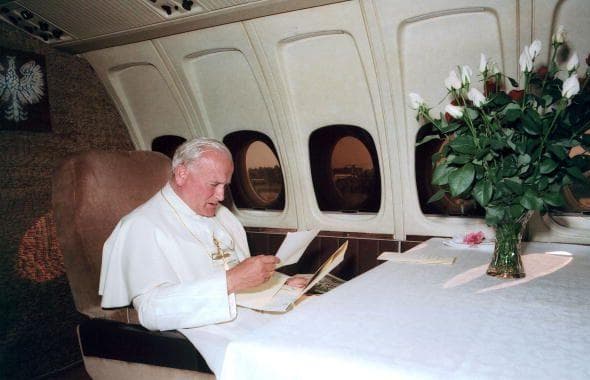 24 Fascinating Photos of Pope John Paul II