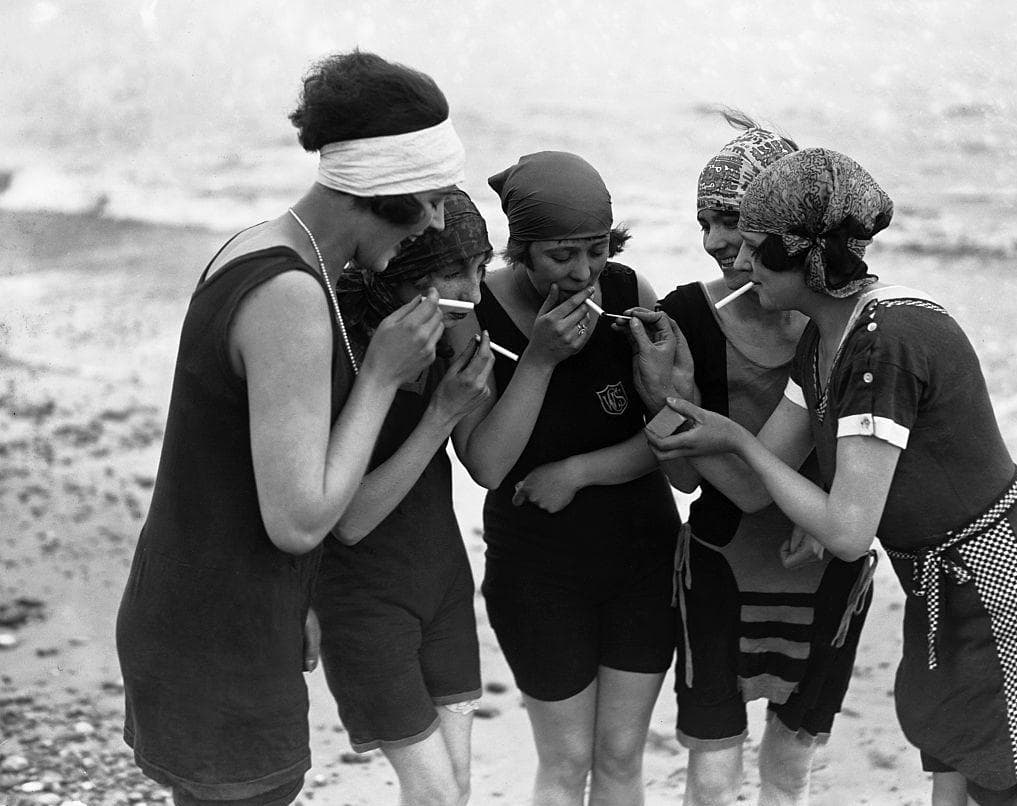 33 Vintage Swimsuit Photos That Will Have You Dreaming of the Beach