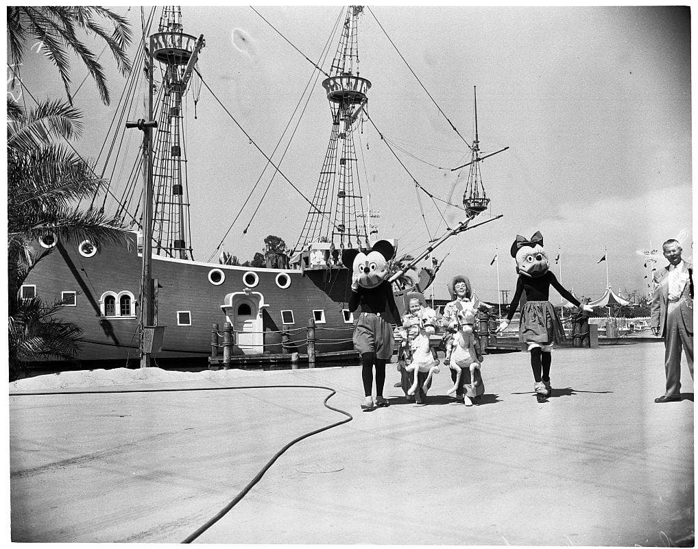 20 Fascinating Photos From Disneyland's Opening Day