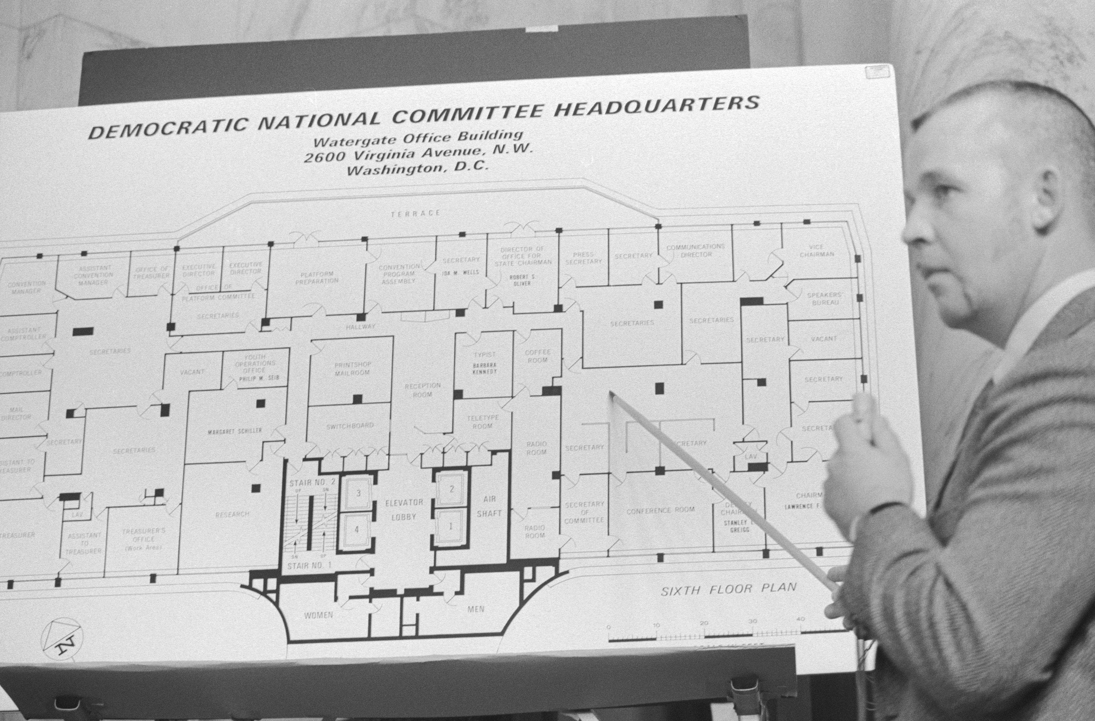 27 Amazing Photos From The Aftermath Of Watergate