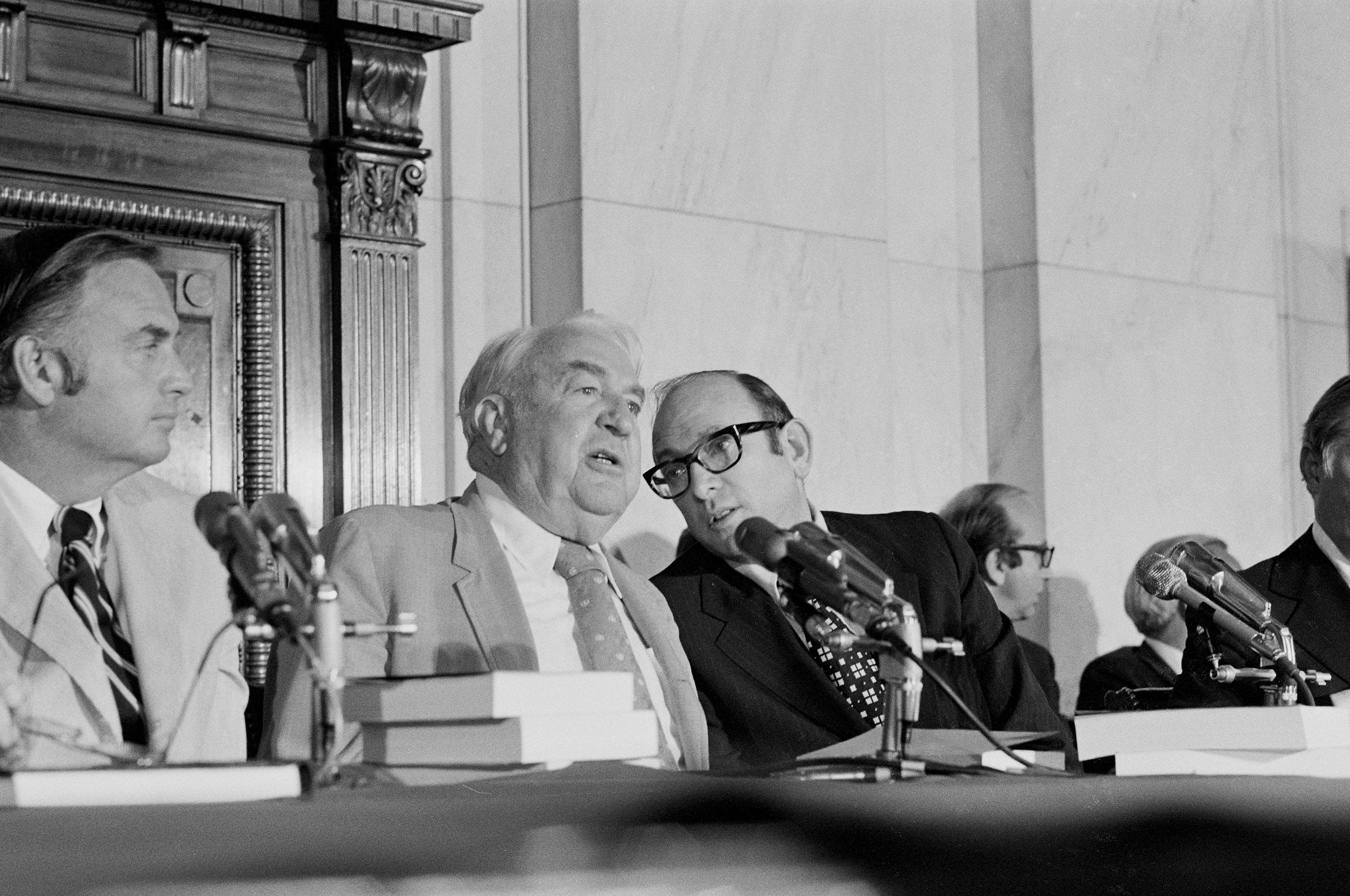 27 Amazing Photos From The Aftermath Of Watergate