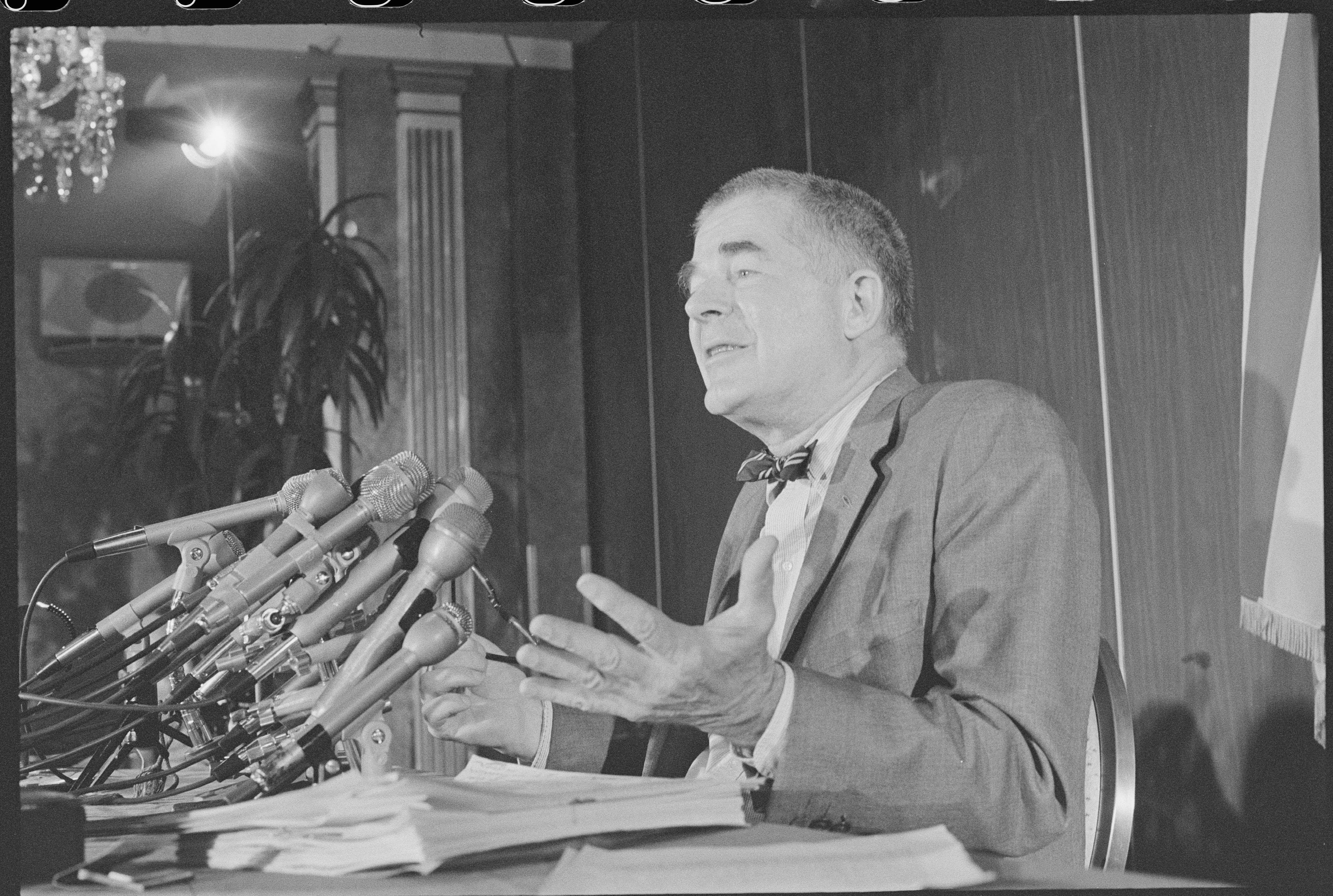 27 Amazing Photos From The Aftermath Of Watergate