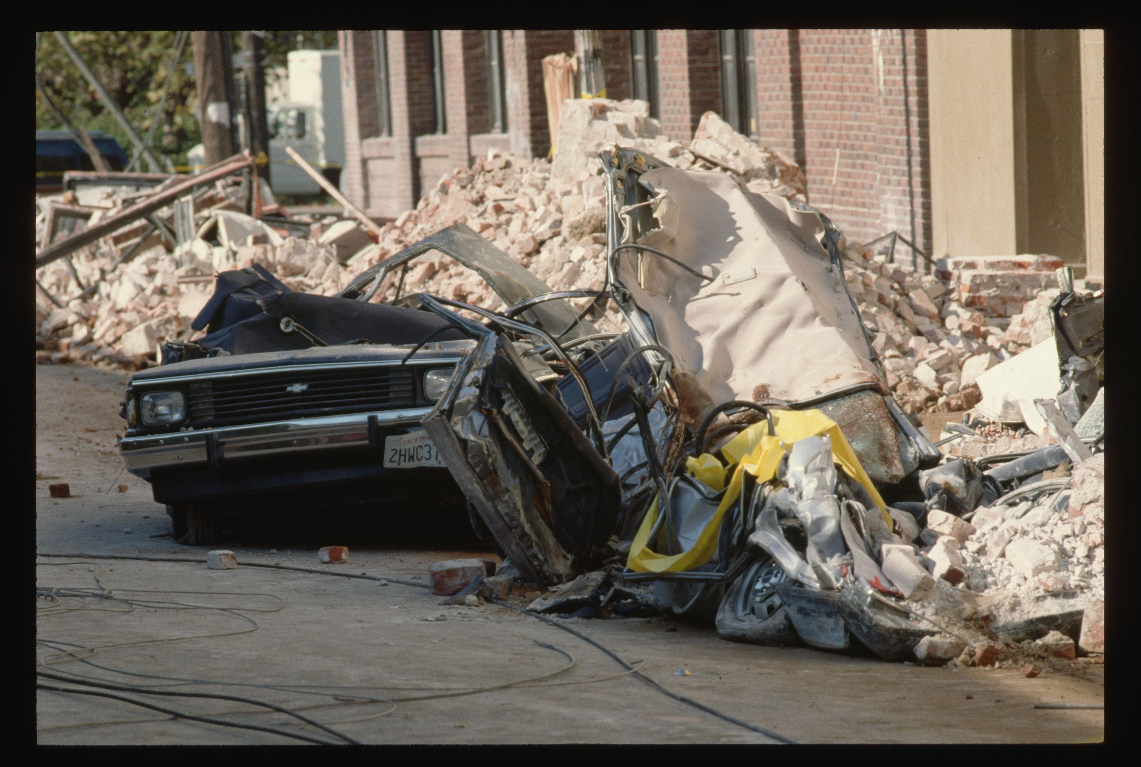 16 Devastating Photos From The 1989 Loma Prieta Earthquake
