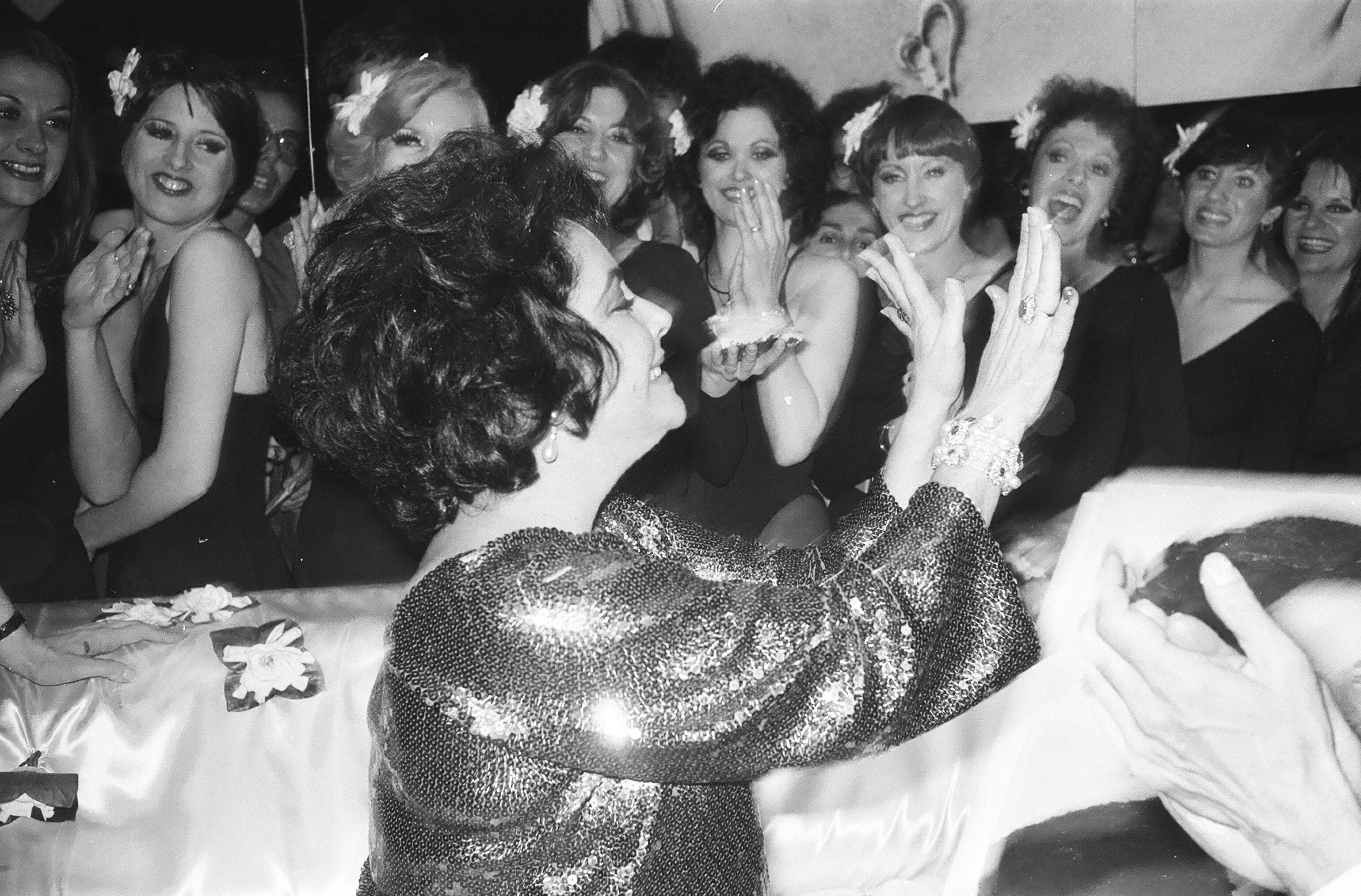 20 Vintage Photos From NYC's Notoriously Wild Studio 54