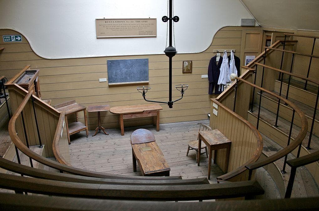 Unbelievable Facts About Robert Liston, The Surgeon With A 300% ...