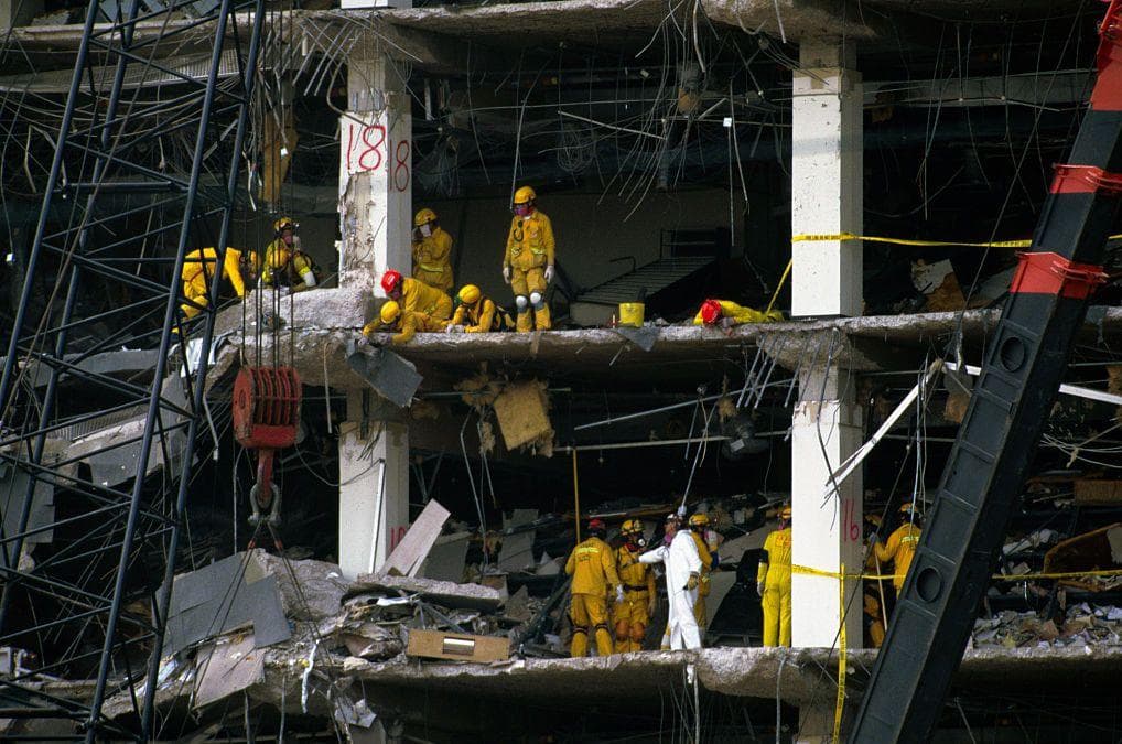 28 Photos From The Aftermath Of The Oklahoma City Bombing