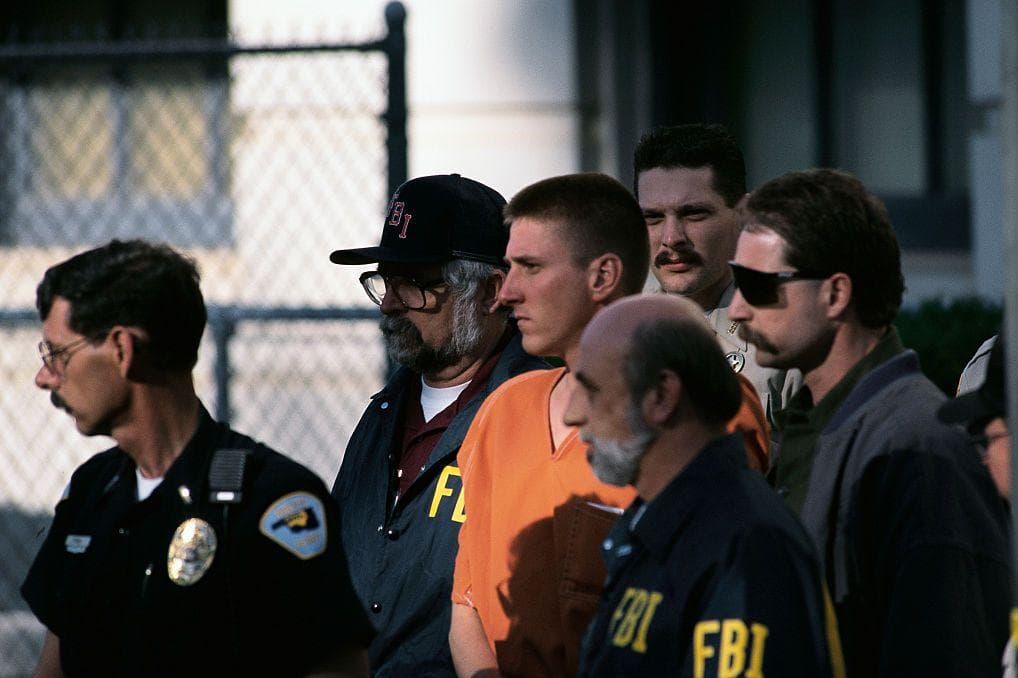 28 Photos From The Aftermath Of The Oklahoma City Bombing