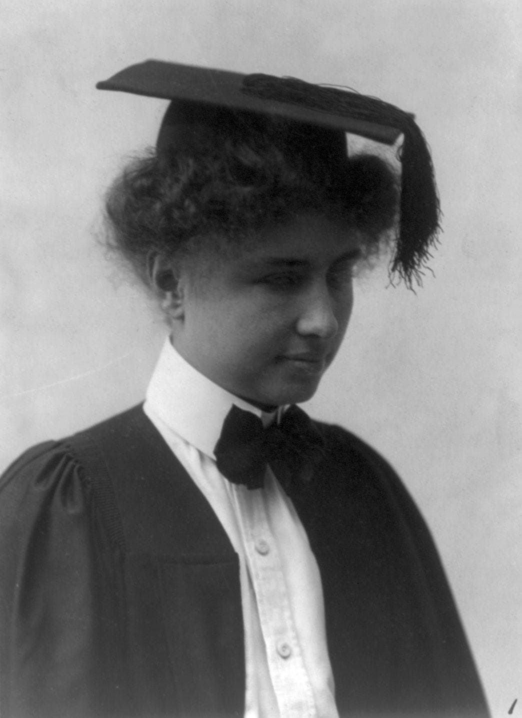 How Did Anne Sullivan Teach Helen Keller To Communicate?