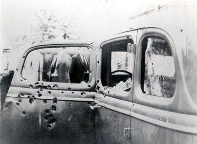 This Gruesome Photo Shows The Moment Bonnie And Clyde Died