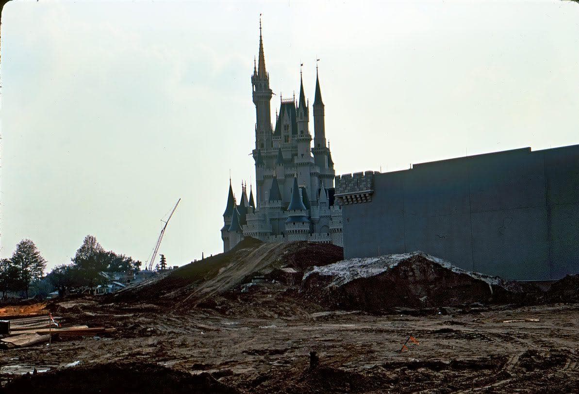 21 Amazing Photos Of Your Favorite Disney Rides Under Construction