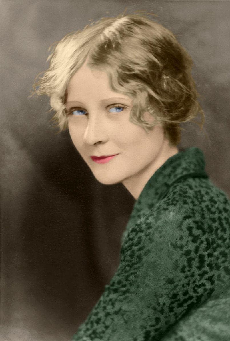 The Story Of Peg Entwistle, The Most Infamous Hollywood Haunting