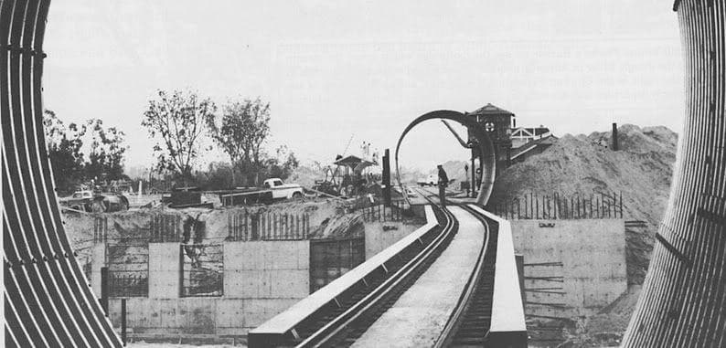 21 Amazing Photos Of Your Favorite Disney Rides Under Construction