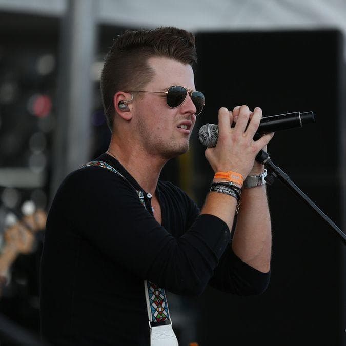 19 Country Singers Who Are Single