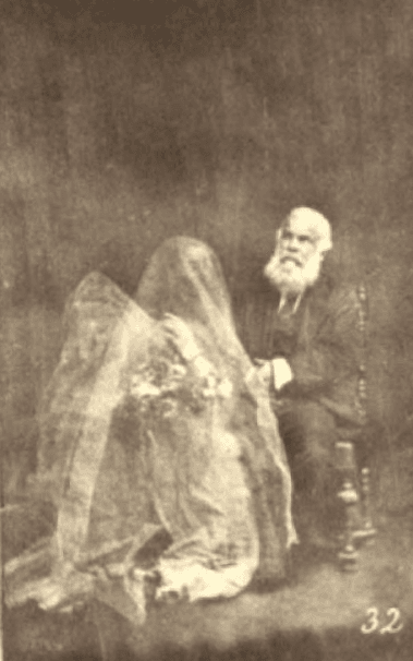 These Victorian 'Spirit Photographs' Are Just As Eerie Today As They
