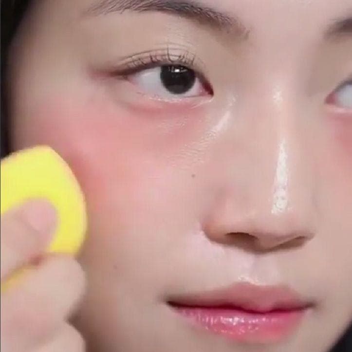 16 Weird Makeup Trends That Thankfully Didn't Last Long