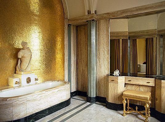 12 Stupendously Lavish And Over The Top Bathrooms From History