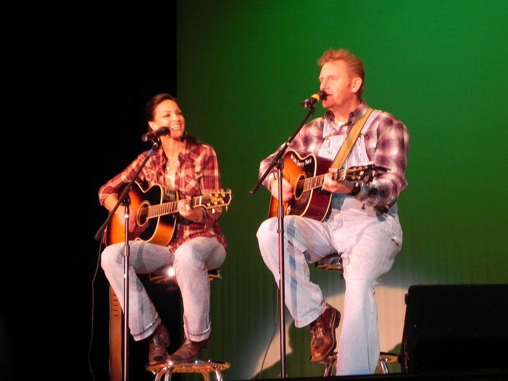 24 Country Singers Who Have Had Cancer