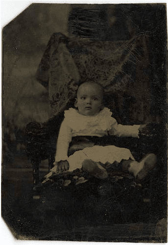The Baffling Trend of Victorian Mothers "Hiding" In Photos With Their Kids