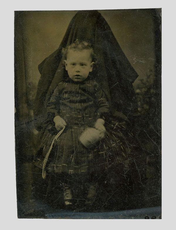 The Baffling Trend of Victorian Mothers "Hiding" In Photos With Their Kids
