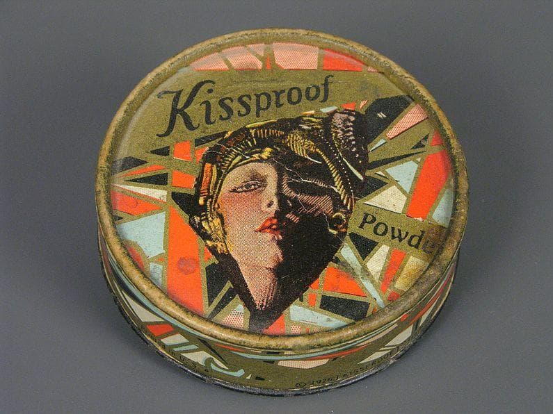 Women Are Dumpster Diving For Makeup So They Don't Have To Pay For It