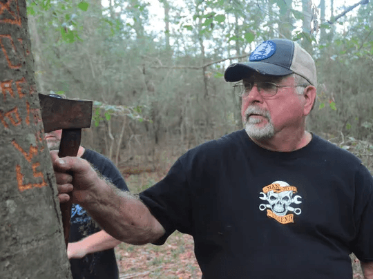 The Truth About The Infamous Lynyrd Skynyrd Plane Crash Is Even ...