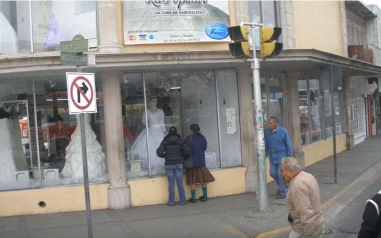 The Haunting Reason This Bridal Shop Mannequin Is So Disturbingly ...