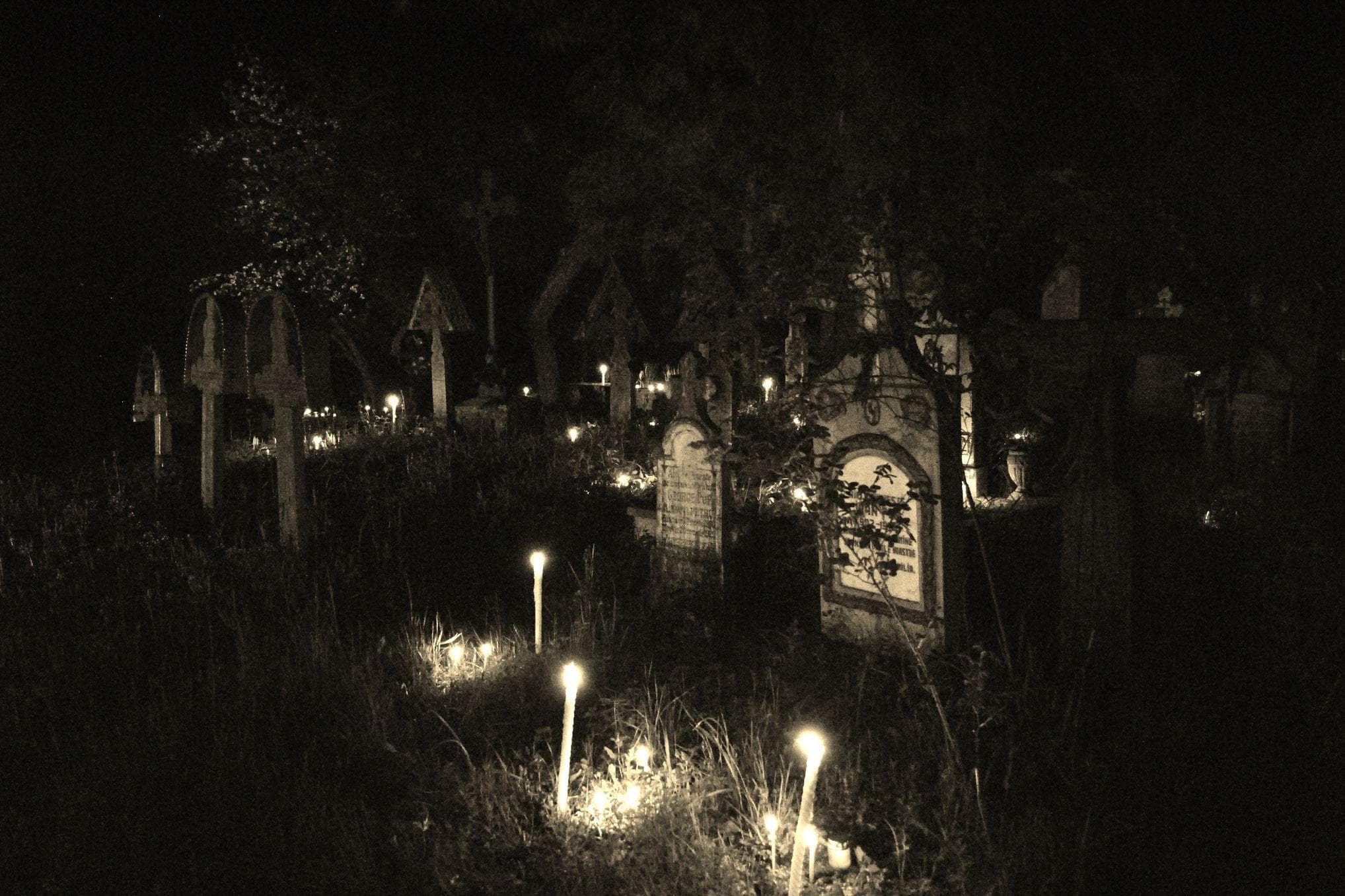 How To Conduct A Seance In A Graveyard