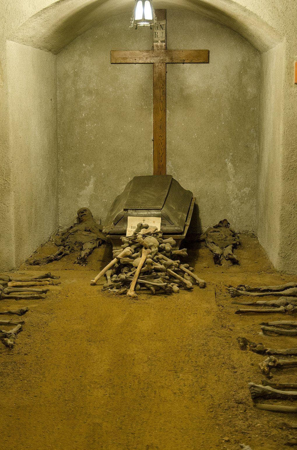 A Look Inside The Unsettling Roman Crypt So Creepy Even The Marquis de ...