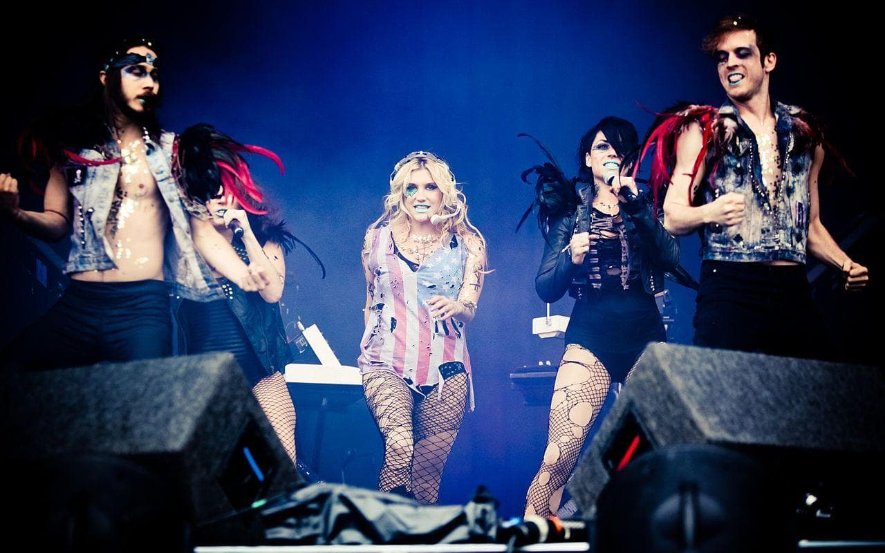 12 Crazy Kesha Stories and Rumors That Are 100% True