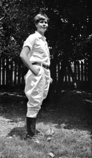 Here's What 1920s Beauty Standards For Men & Women Looked Like