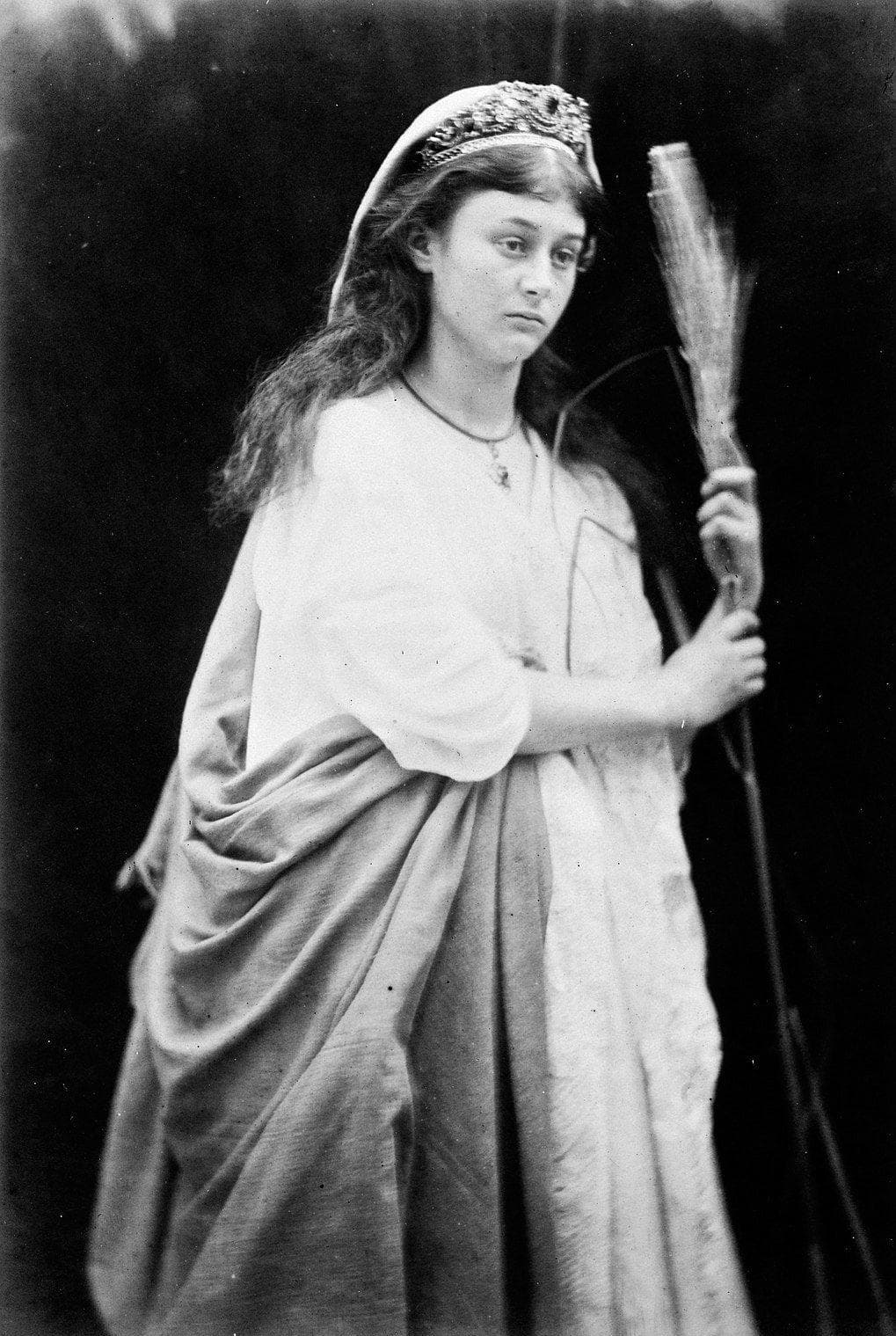 Turns Out The Real Alice In Wonderland Was An 11-Year-Old Girl Who ...