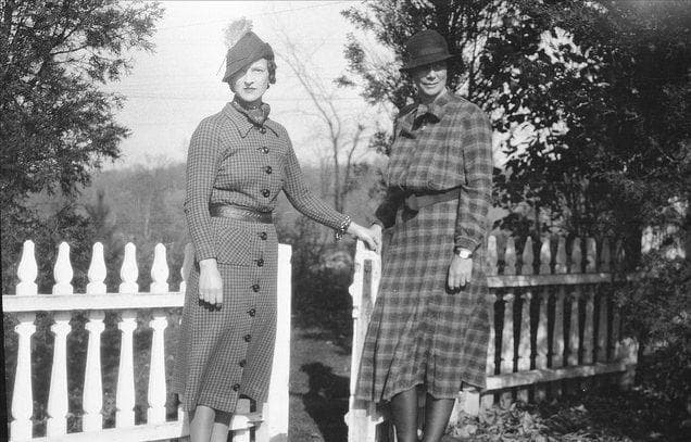 This Mascara Made Hundreds Of Women In The '30s Go Blind