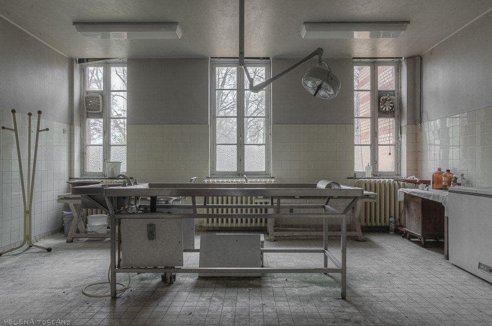 Everything You Wanted To Know (And Some You Didn't) About Mortuary Makeup