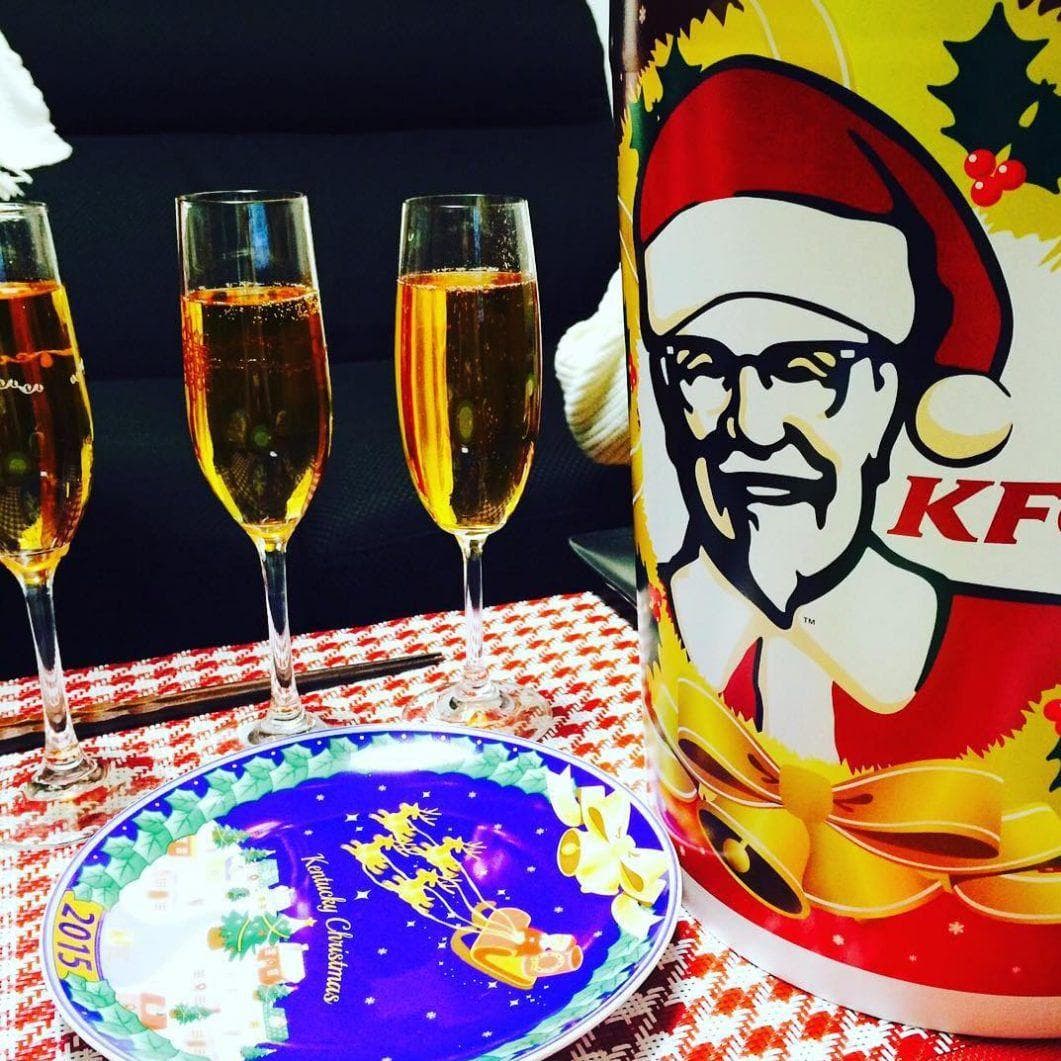 In Japan, You'll Need To Make Your KFC Christmas Dinner Reservations 2 ...