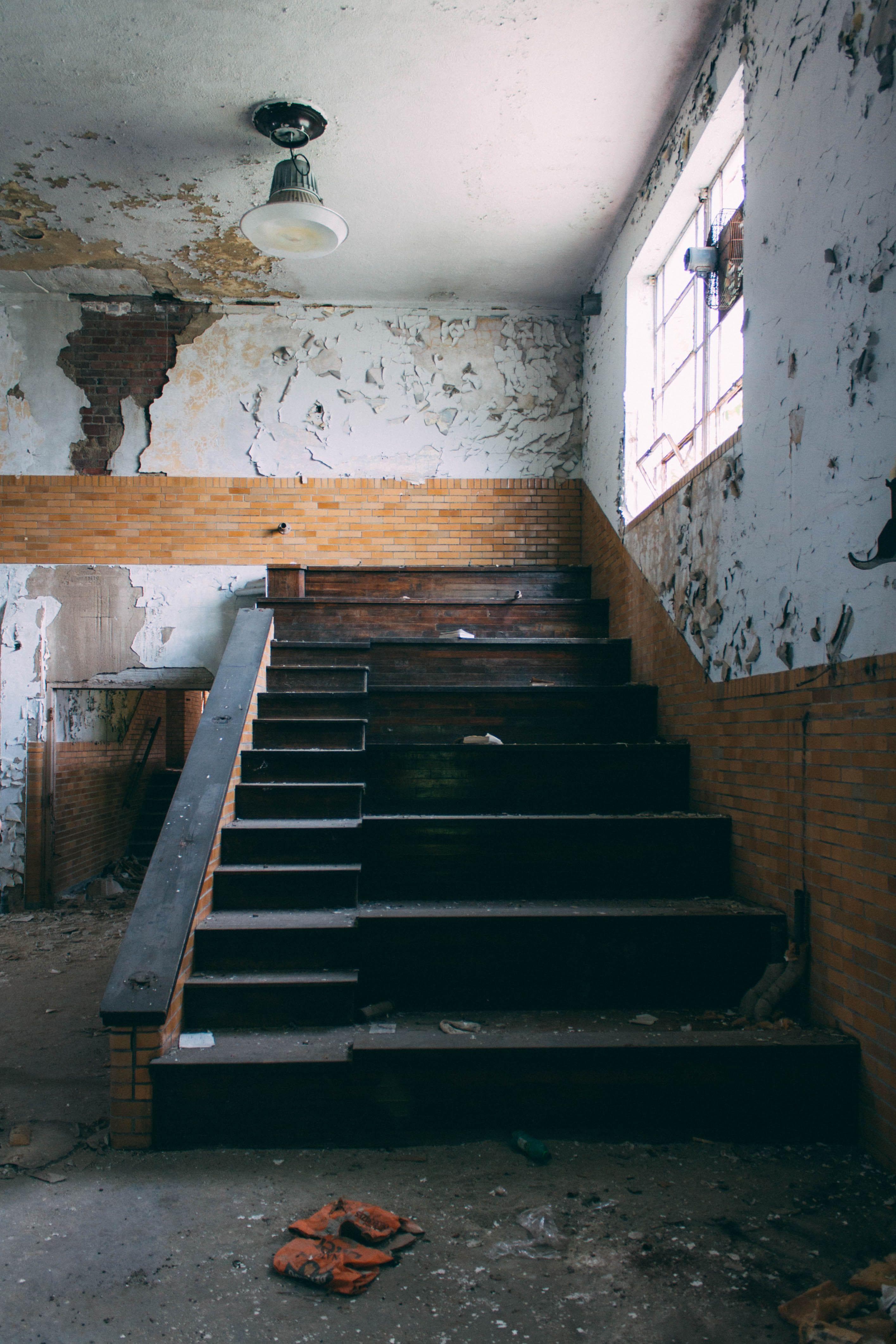 18 Super Creepy Pictures of Abandoned Schools