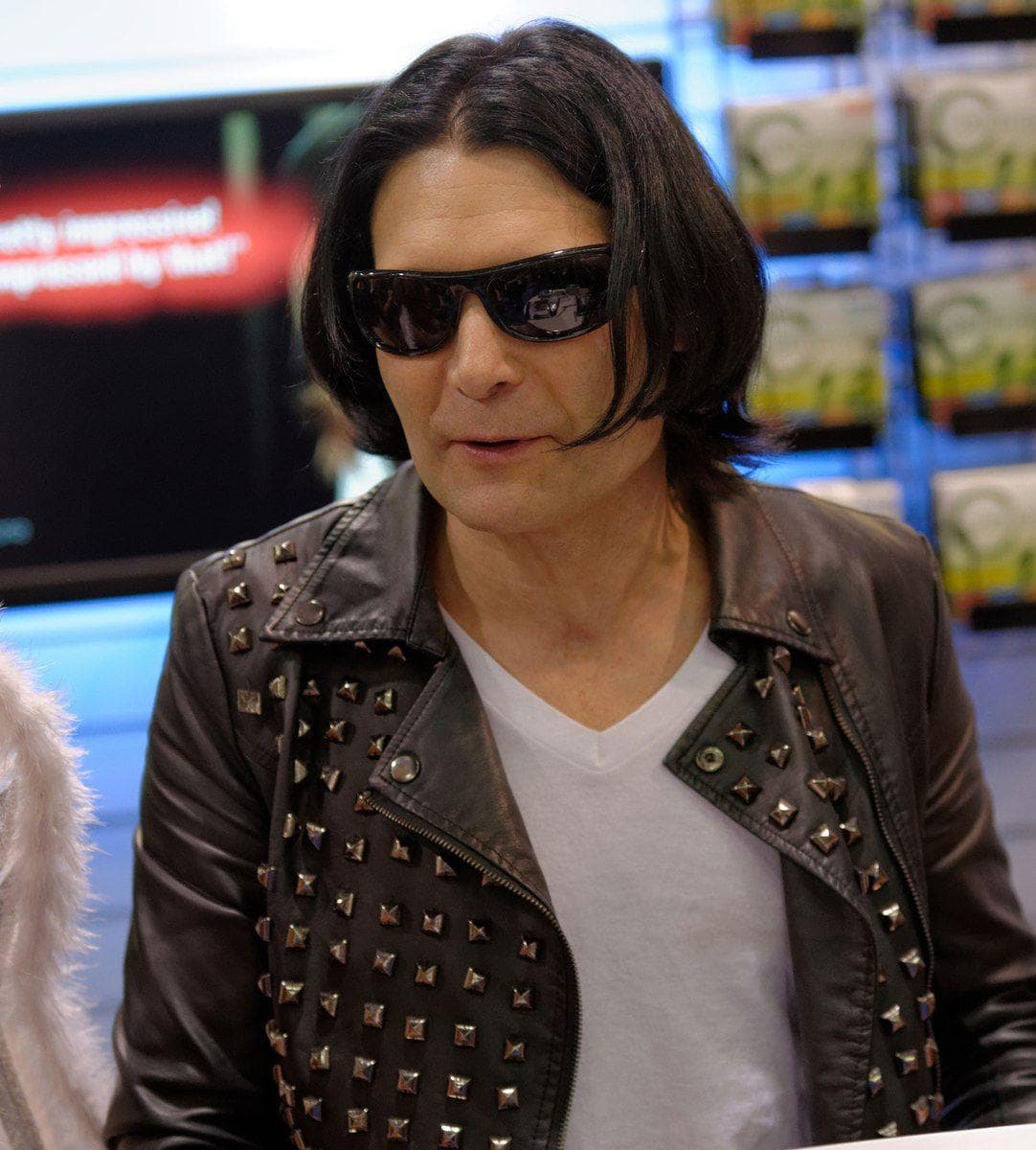 The Secretly Tragic Story Of The Two Coreys