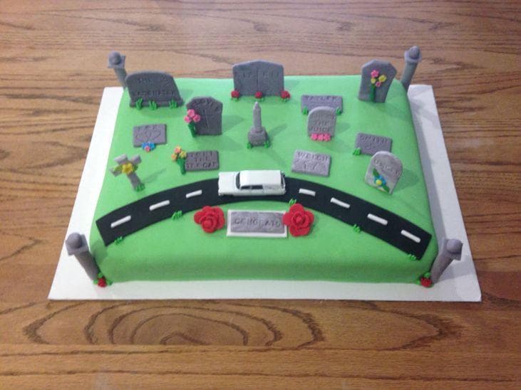 15 Funny Funeral Cakes That Bring Humor to Death