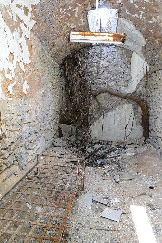 This Is America’s First And Most Haunted Insane Asylum, And It's Still ...