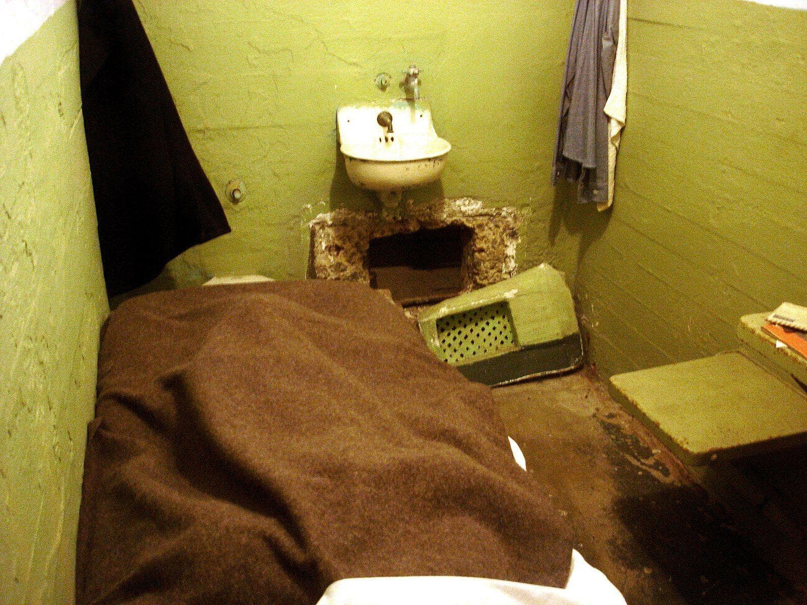 The 14 Craftiest Ways Criminals Have Broken Out Of Prison