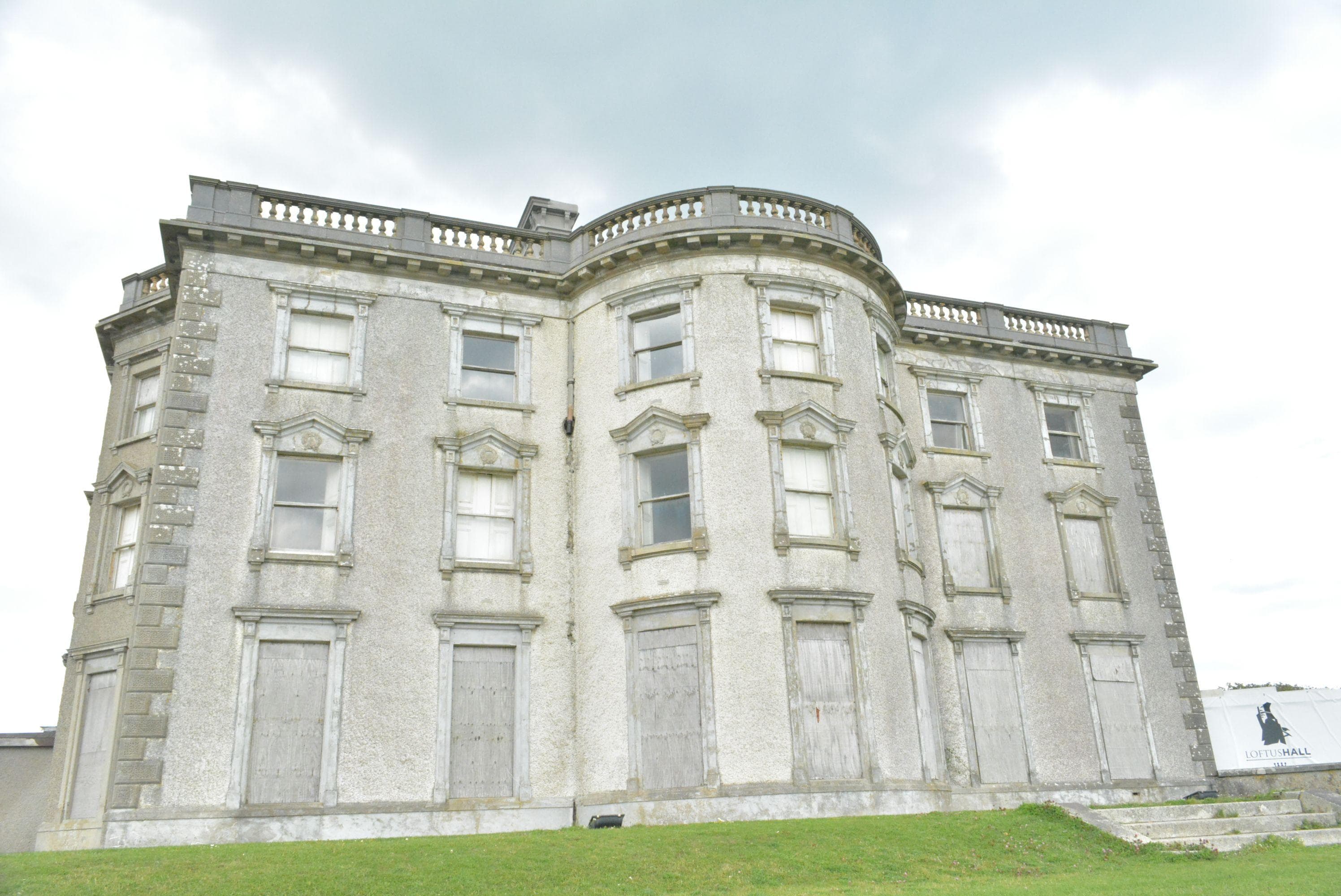 Ireland's Most Haunted House Hides The Story Of A Young Girl Sent Into ...