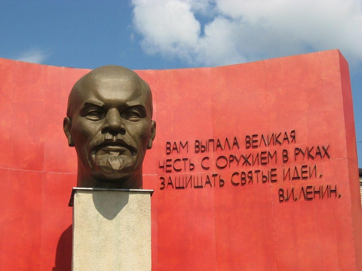 If You Go To Russia, You Can Visit Vladimir Lenin's Eerily Preserved ...