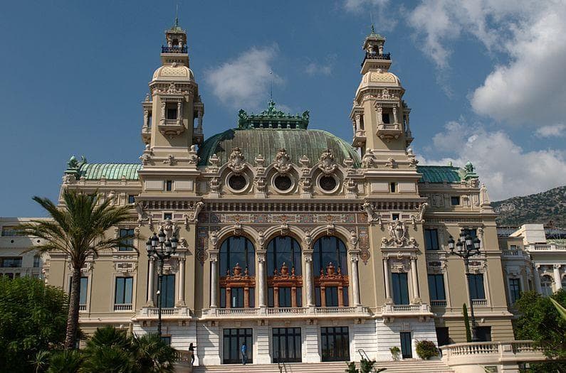 The Man Behind The Throne: How A Billionaire Oil Tycoon Forced A Royal ...