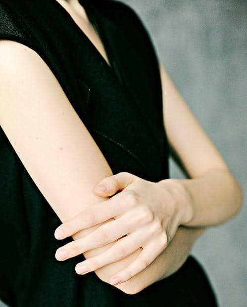 Things You're Doing That Are Making You Less Attractive, According To ...